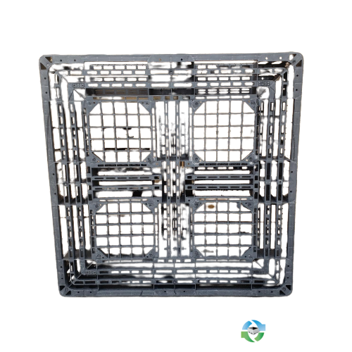 Used 48x40x5 Stackable Plastic Pallets Quebec | Container Exchanger